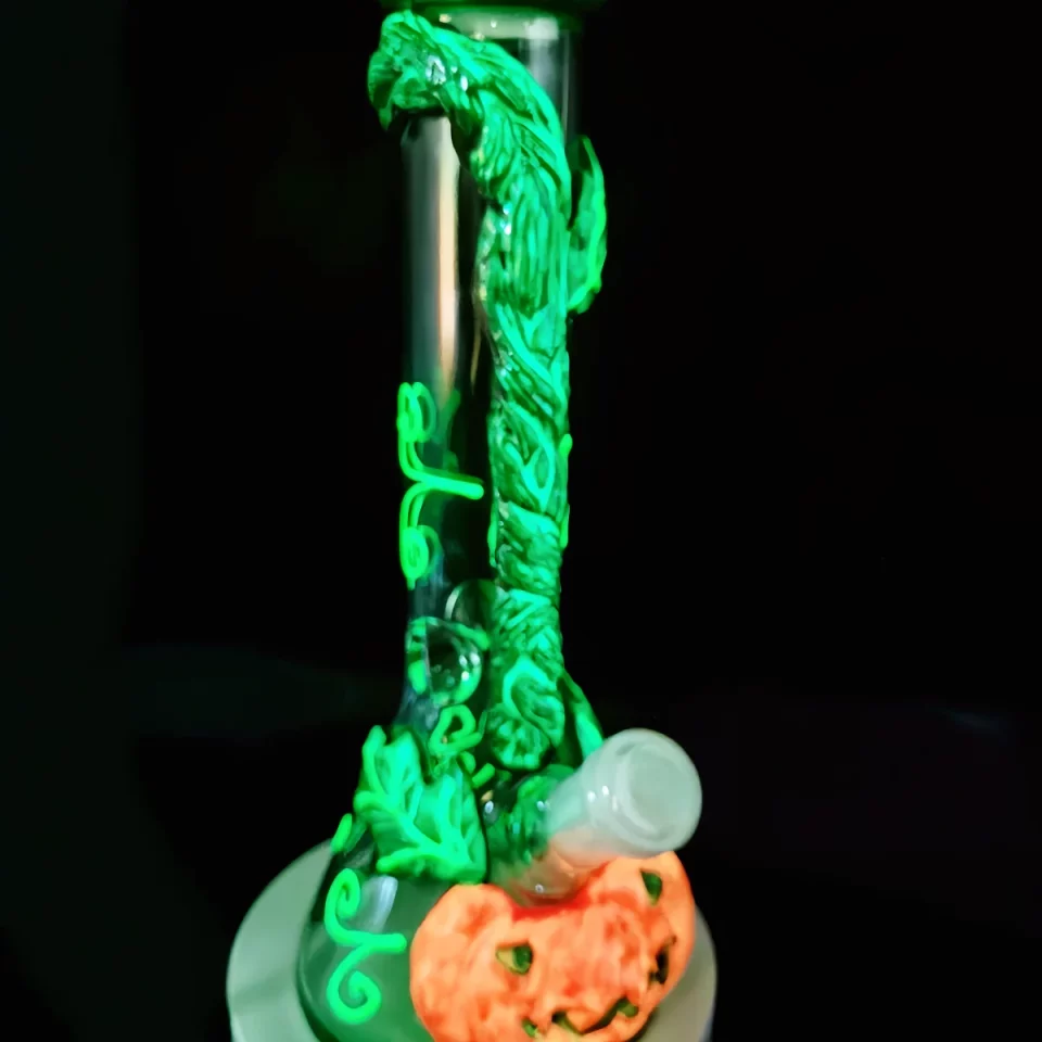 10″ Halloween 3D Pumpkin Glow-in-the-dark Bong - Smoke Meg